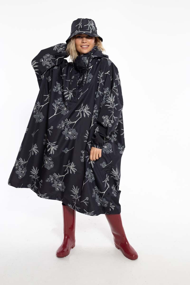 Raincoats from Danish Danefæ. We are raincoat experts!